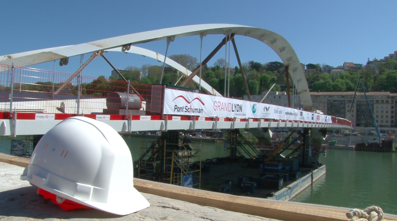 Pont Schuman : pose de la première travée - Lyon Capitale