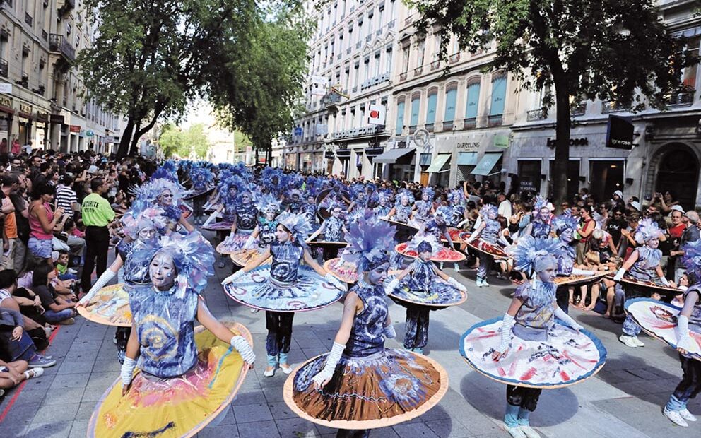 4 000 participants pour le défilé de la Biennale de la danse de Lyon