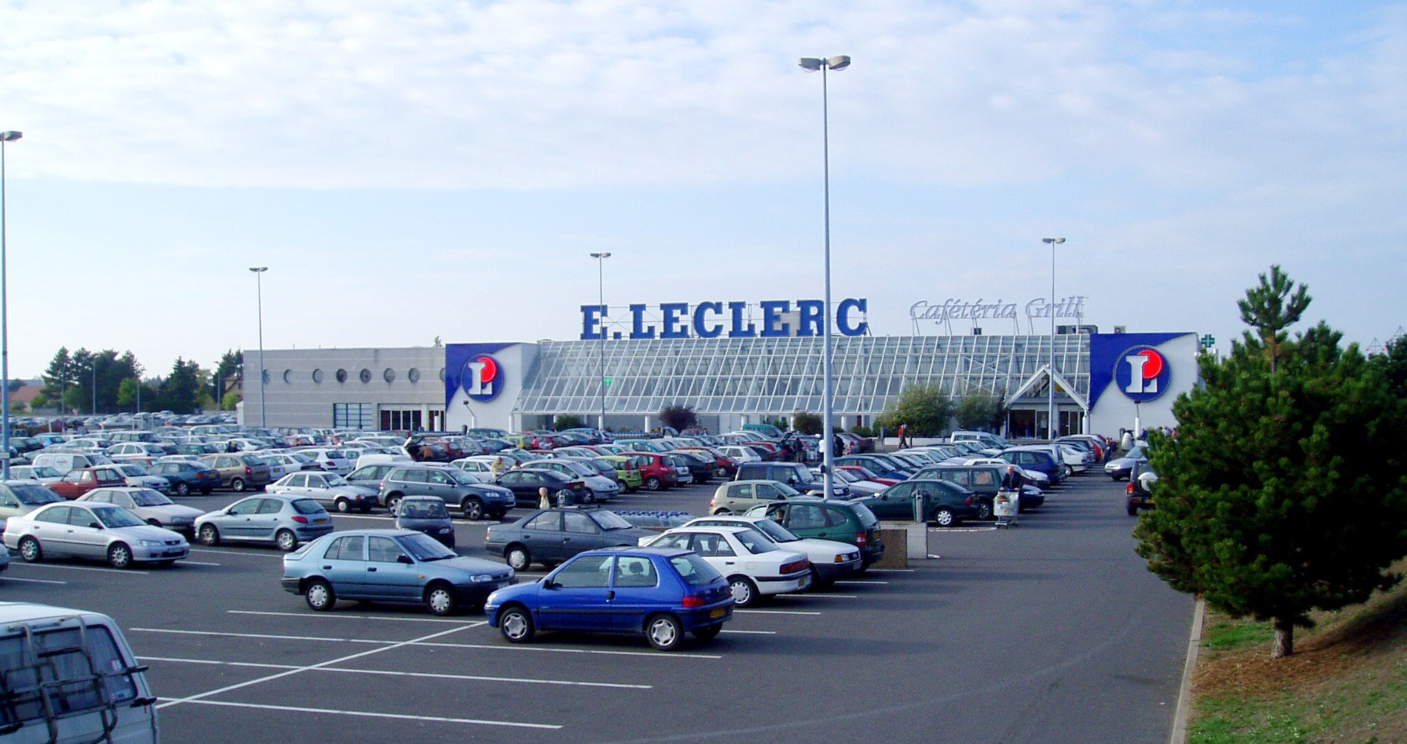 Carburants à prix coûtant chez Leclerc et Carrefour, bon plan ou com ...