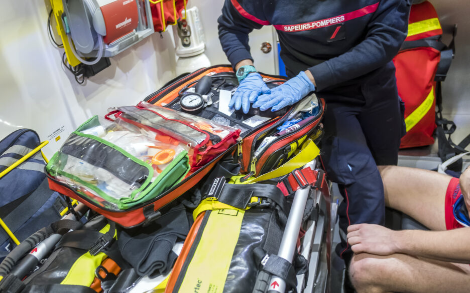 Vénissieux : une femme armée d'un couteau tente d'agresser des pompiers