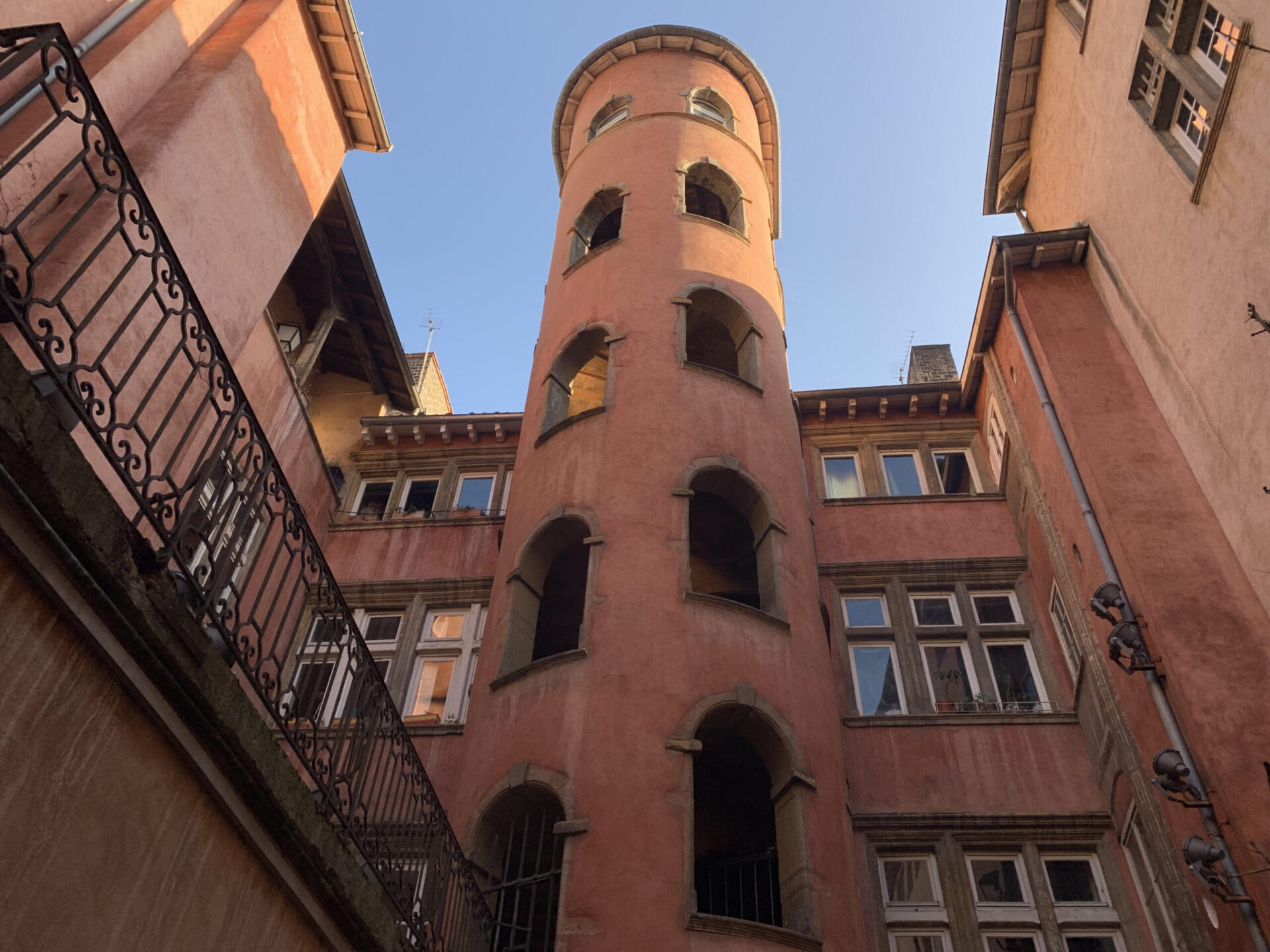 Lyon : histoire de la Tour rose, qui n'était pas rose - Lyon Capitale