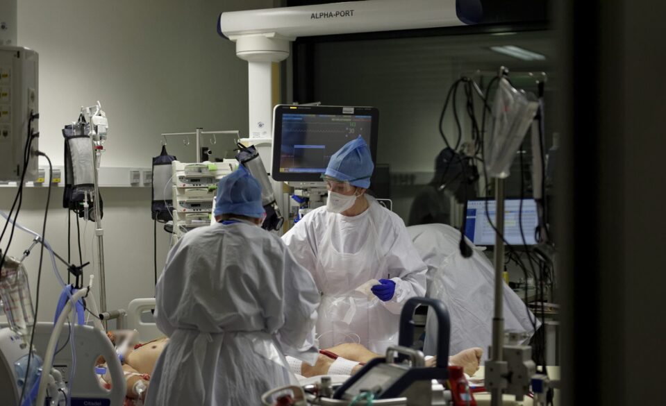 Covid-19 à Lyon : les services de réanimation restent très saturés aux ...