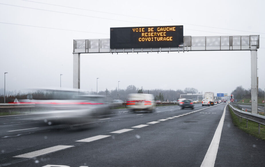 La voie de gauche dédiée au covoiturage sur l'axe M6/M7 à Lyon : quel bilan un an après le ...