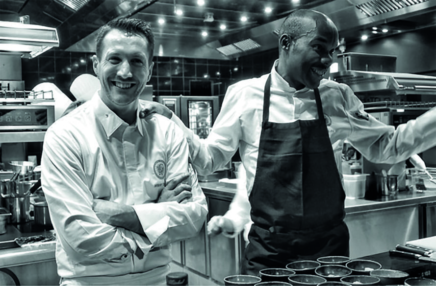 Lyon : 15 chefs lyonnais s'installent dans le kiosque de la place des ...