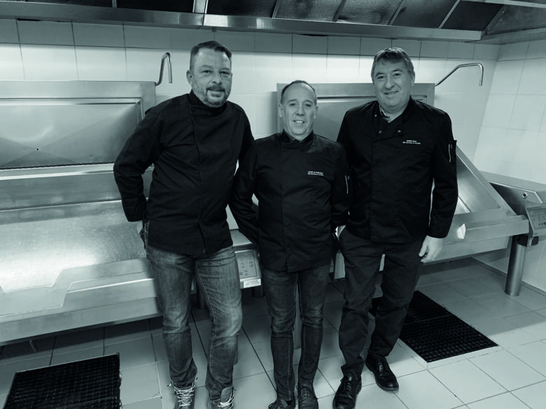 Lyon : 15 chefs lyonnais s'installent dans le kiosque de la place des ...