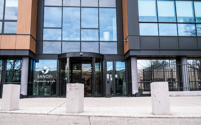 Lyon : Sanofi abandonne son vaccin à ARN messager contre le Covid-19 ...