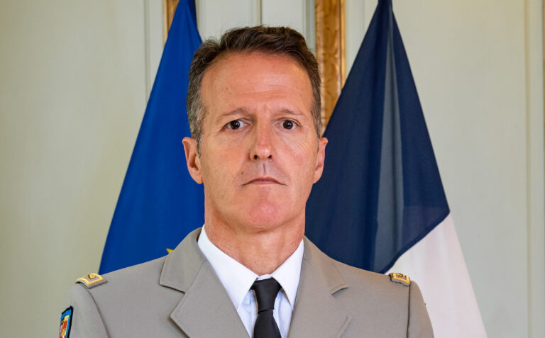 Le général Gilles Darricau devient le nouveau gouverneur militaire de ...