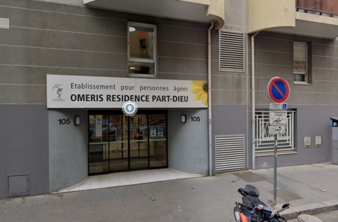 À Lyon dans les Ehpad, "même le personnel administratif vient donner à ...